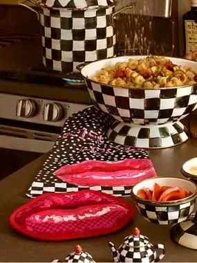 MacKenzie-Childs | Kitchen | Mackenziechilds Pucker Up Lips Pot Holder ...